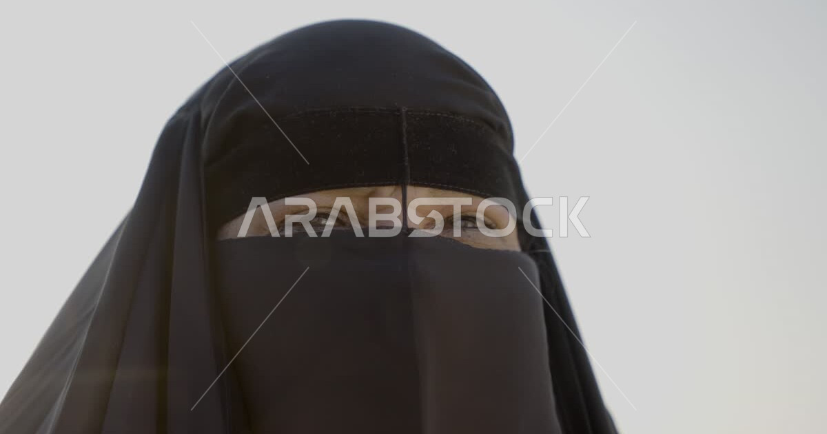 Close-up of a Saudi Arabian Gulf woman wearing the niqab, the Saudi ...