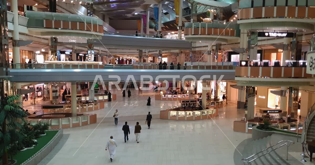 التجول في مول برج المملكة بمدينة الرياض ، المملكة العربية السعودية ، مجمع تجاري ، مراكز تجارية ...