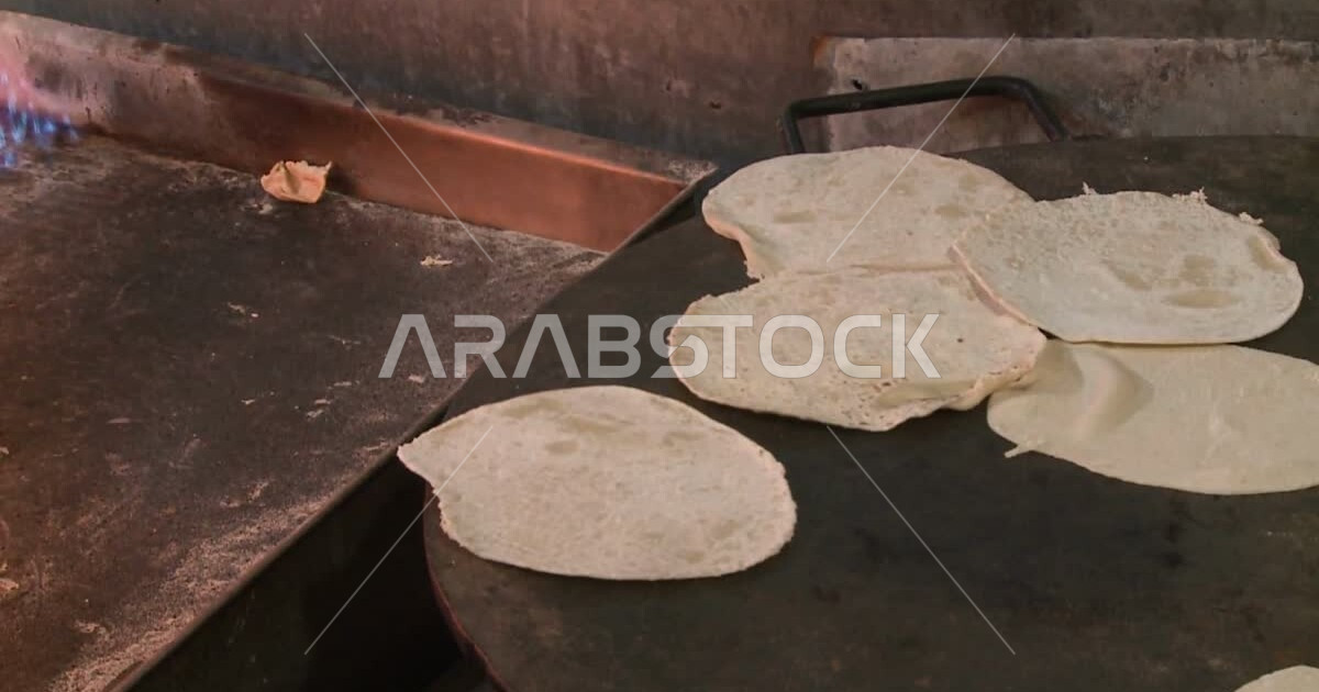 Arabic bread on a hot iron plate, hot baked goods, Arab bakeries ...