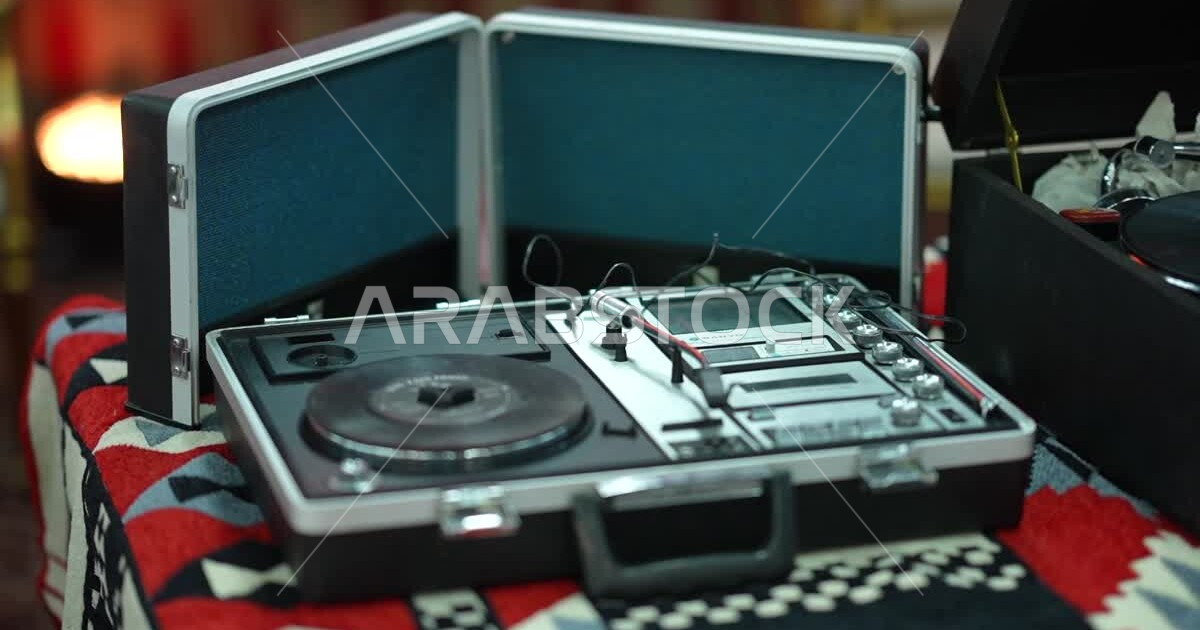 Old CD player, CD player, heritage and civilization, exhibition of old ...