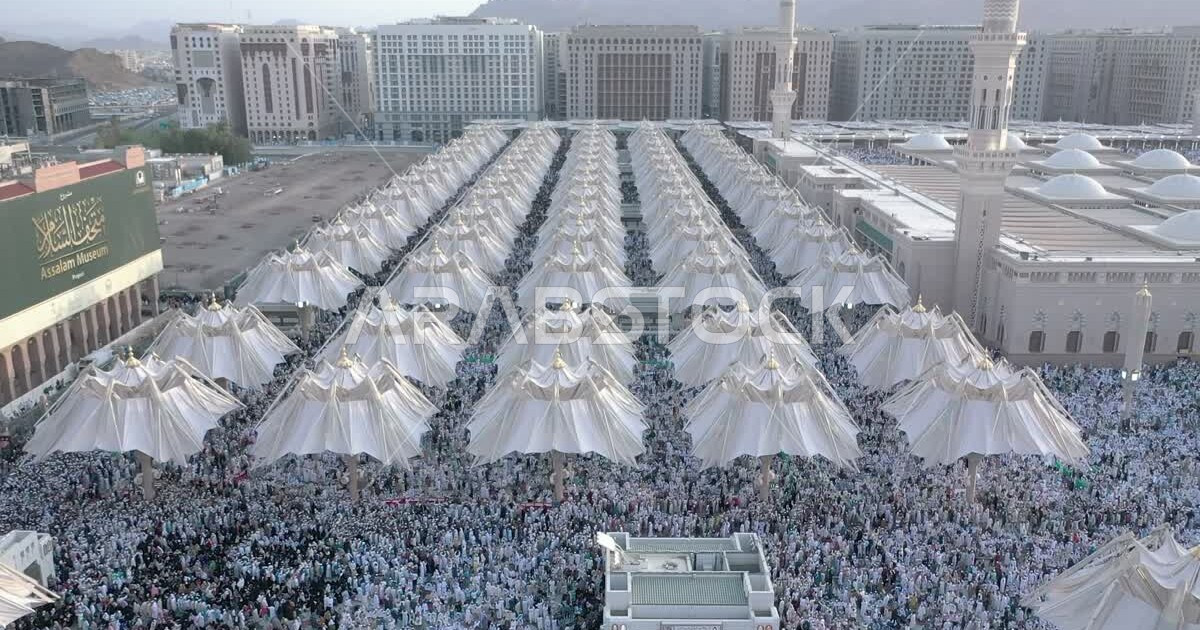 Muslims gathered in the courtyards of the Prophet’s Mosque in Madinah ...