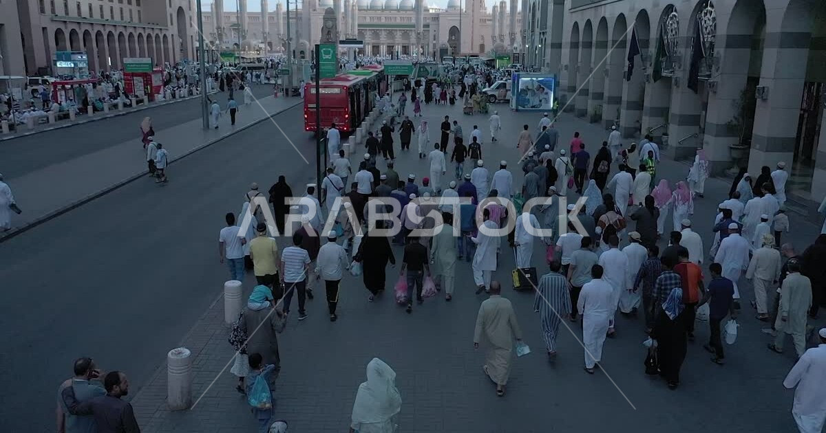 Muslims gathered in the outer complex of the Prophet’s Mosque in ...