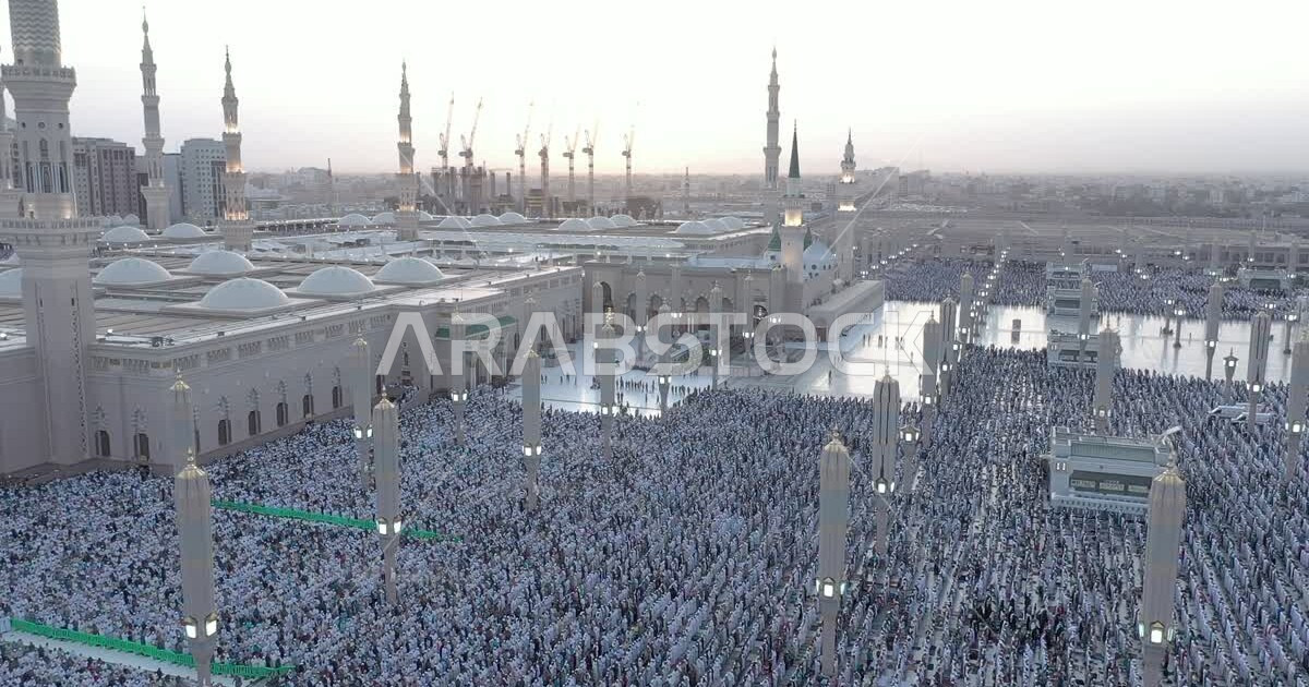 Muslims gathered in the courtyards of the Prophet’s Mosque in Madinah ...