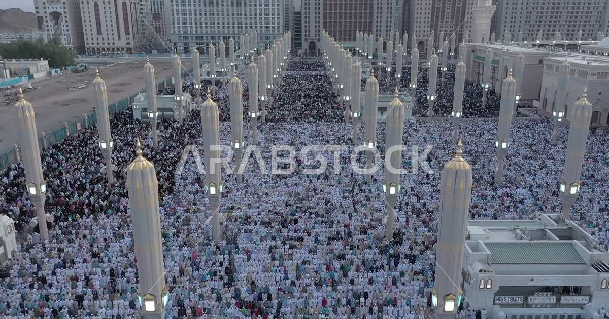 Muslims gathered in the courtyards of the Prophet’s Mosque in Madinah ...