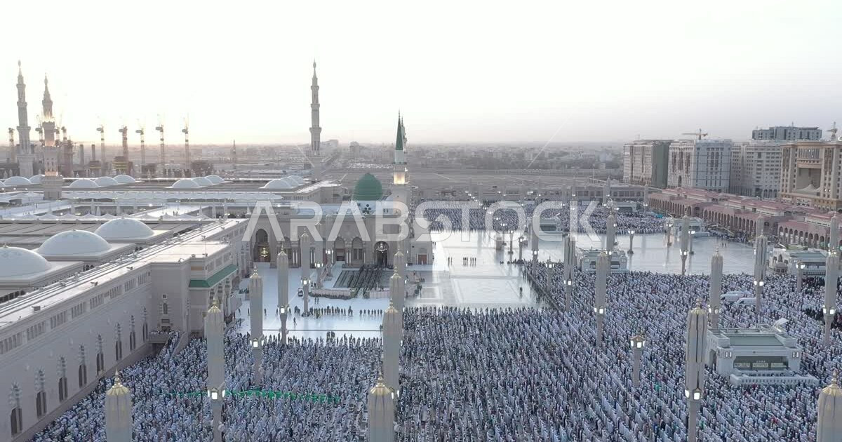 Muslims gathered in the outer complex of the Prophet’s Mosque in ...
