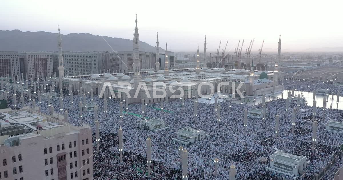 Muslims gathered in the courtyards of the Prophet’s Mosque in Madinah ...