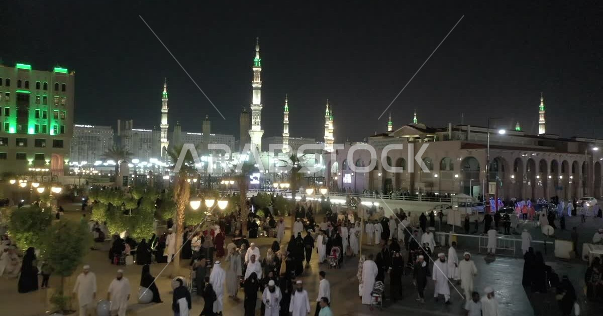 Muslims gathered in the outer complex of the Prophet’s Mosque in ...