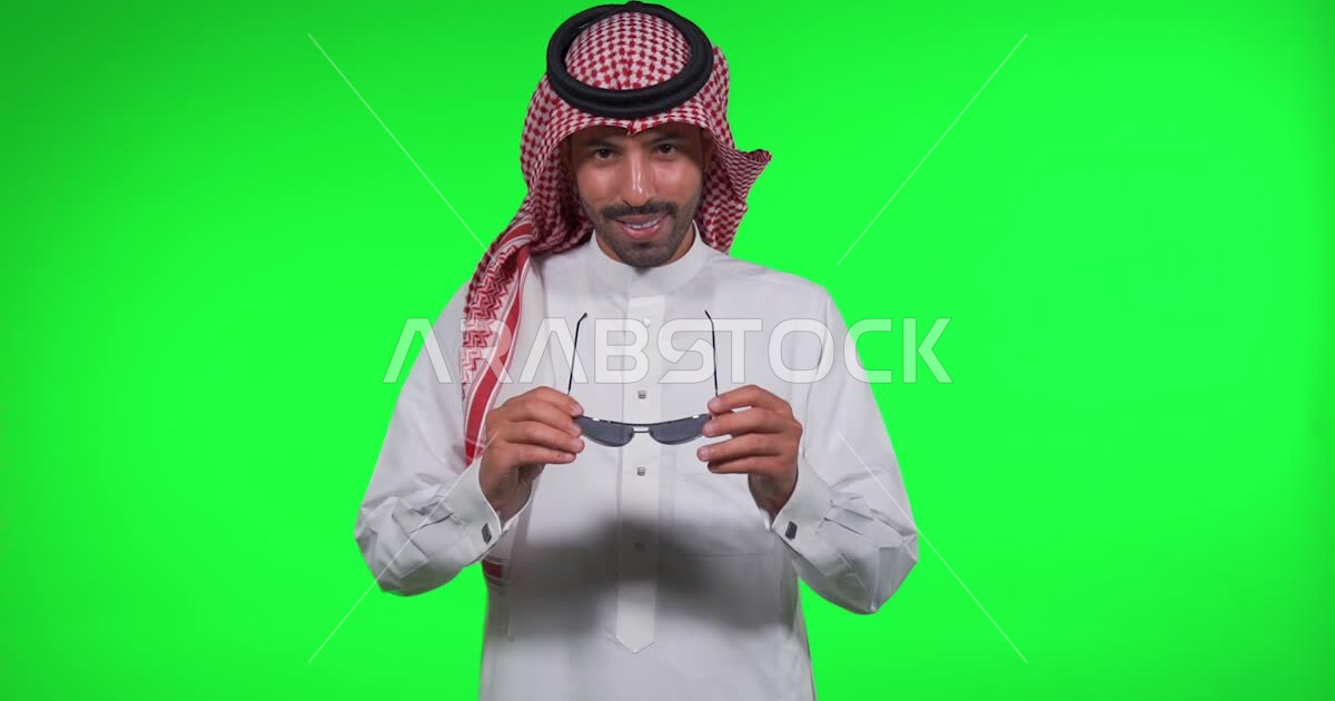 Chroma of a Saudi Arabian Gulf man wearing traditional Saudi dress and ...