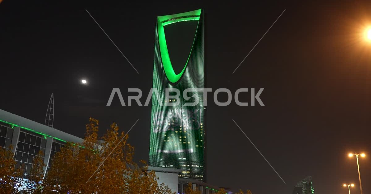 Kingdom Tower in Riyadh, Kingdom of Saudi Arabia at night, a tower ...