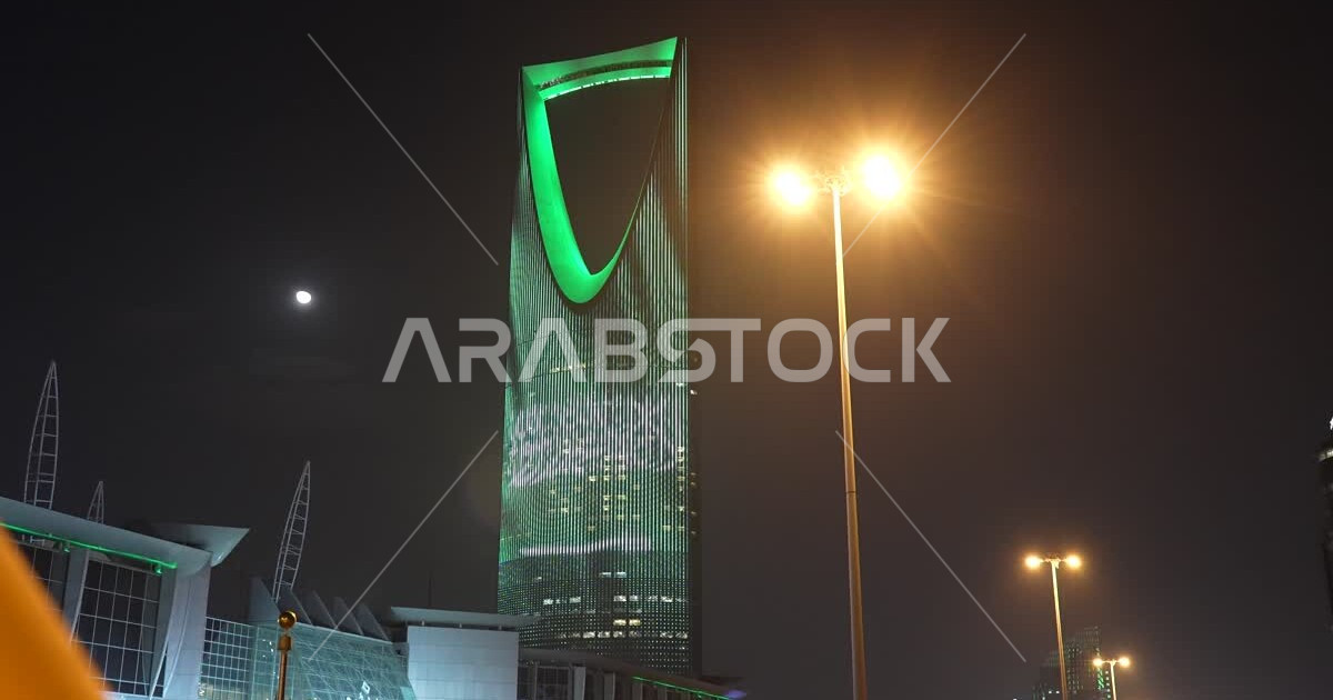 Kingdom Tower in Riyadh, Kingdom of Saudi Arabia at night, a tower ...