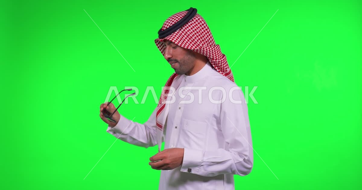 Chroma of a Saudi Arabian Gulf man wearing traditional Saudi dress and ...