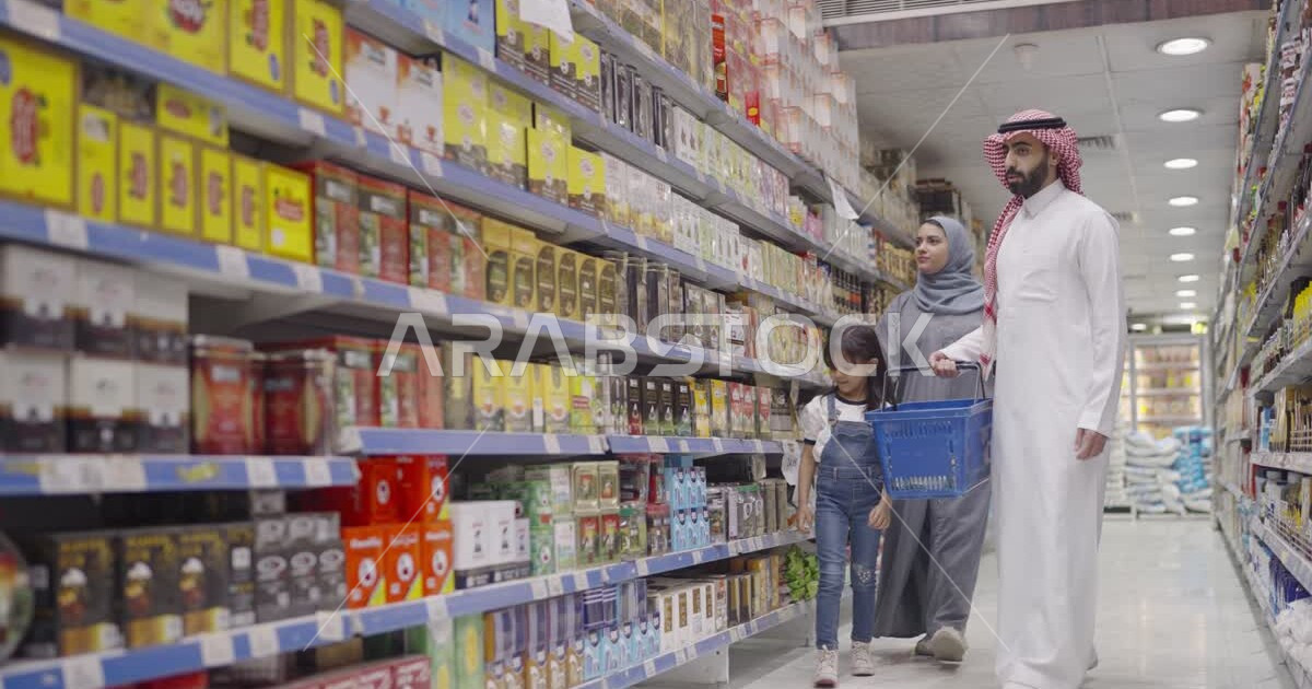 A Saudi Arabian Gulf family inside the supermarket, buying household ...